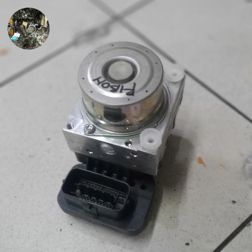 Jual ABS rem Hilux Revo / module ABS rem 4U Toyota Hilux Revo / copotan ...
