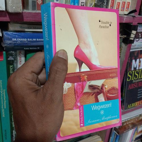 Jual Wegwezen! Suzanne Macpherson - Kota Malang - Sibukmainbuku | Tokopedia