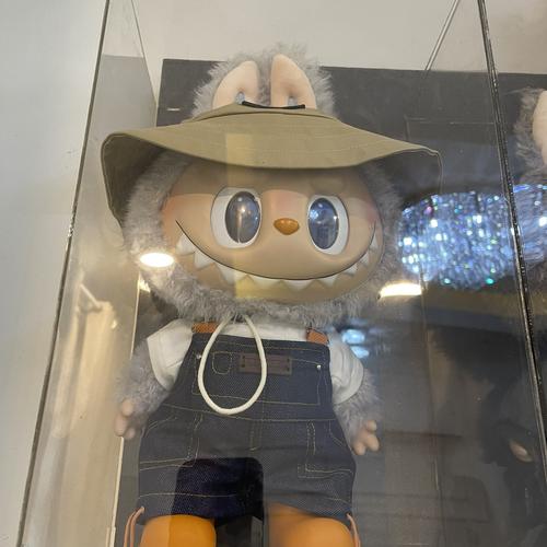 Jual Labubu Fall In the Wild bekas display box kartu lengkap - Jakarta ...