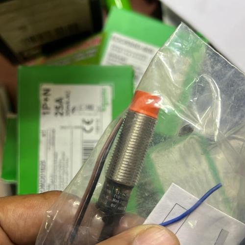 Jual inductive proximity sensor - PNP Inductive Proximity Sensor 3-Wire ...