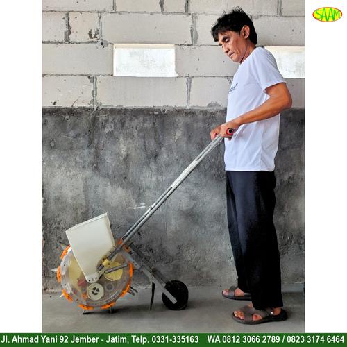 Jual Mesin Alat Tanam Tugal Gejik Jagung Kedelai Kacang Sorgum SUPER ...
