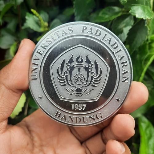 Jual Logo Nama Pin Emblem custom pakai stenless atau kuningan dengan di ...