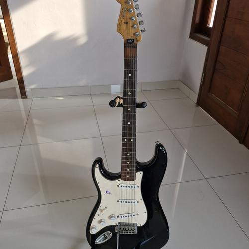 Jual Gitar Fender Stratocaster original Mexico kidal / left-handed ...