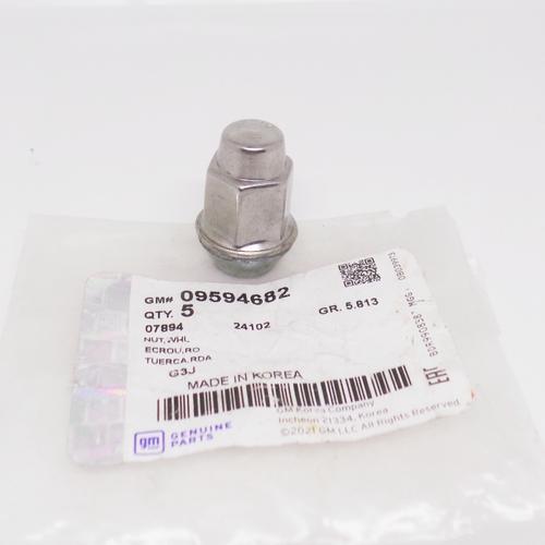 Jual Mur Roda Chevrolet Captiva Spin Aveo Sonic Original GM 09594682 ...