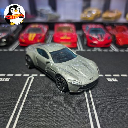 Jual Hot Wheels Aston Martin DB10 Abu-abu Silver Loose Junk HW Showroom ...