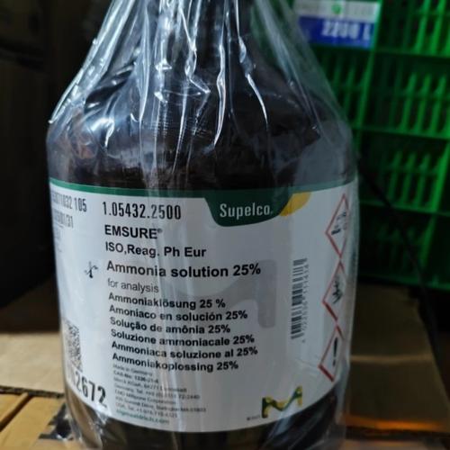 Jual Ammonia Solution 25% / larutan amonia 25% brand MERCK 2.5L - Kota ...