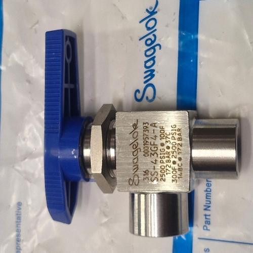 Jual angle valve swagelok ss-43GF4-A/angle ball valve swagelok 1/4 ss ...
