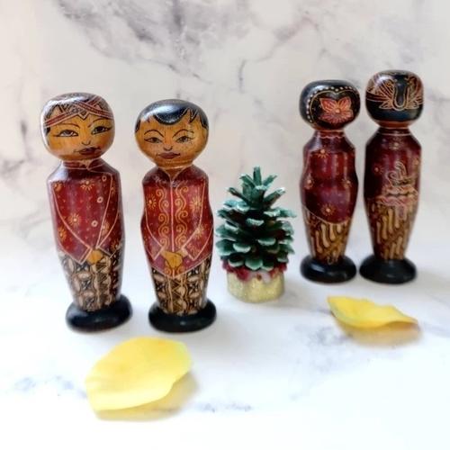 Jual Boneka Kayu Batik /Wooden Doll Javanese Couple) - Hijau - Jakarta ...