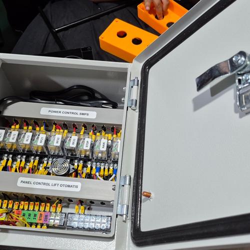 Jual Panel Lift Barang 3 lantai dengan pengaman listrik padam auto ...