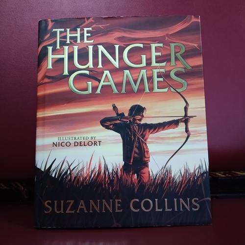 Jual The Hunger Games Illustrated Suzanne Collins [HC Original English ...