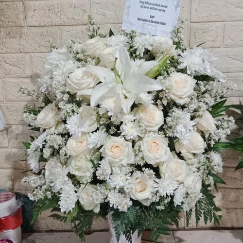 Jual rangkaian bunga mawar putih/Lily putih segar/wangi .rangkaian ...