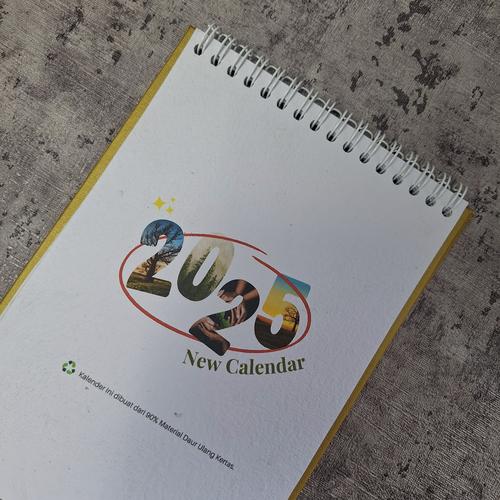 Promo Pre Order Kalender Duduk 2025 Portrait Dengan kertas Daur Ulang ...