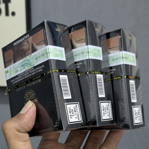 Jual kaleng syamsu edisi 111th beserta isinya segel box - Kab ...