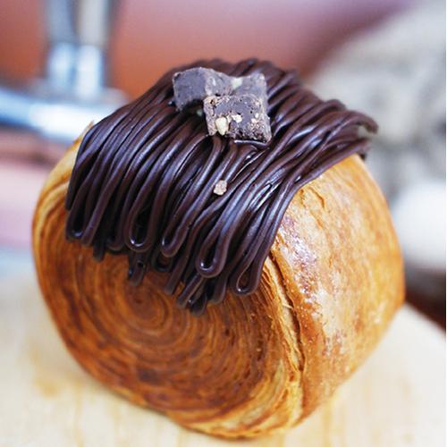 Jual Cromboloni Belgian Choco Banco Artisan Bakery - Kota Semarang ...