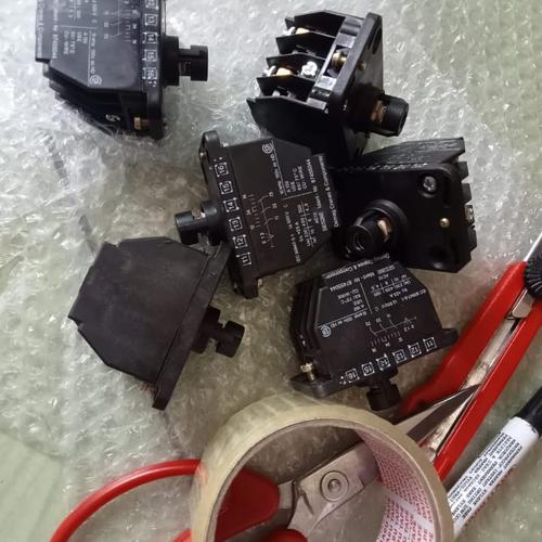 Jual SE2BE TOMBOL DST6 DST7 DST9 DEMAG GERMANY TOMBOL PUSHBUTTON DEMAG ...