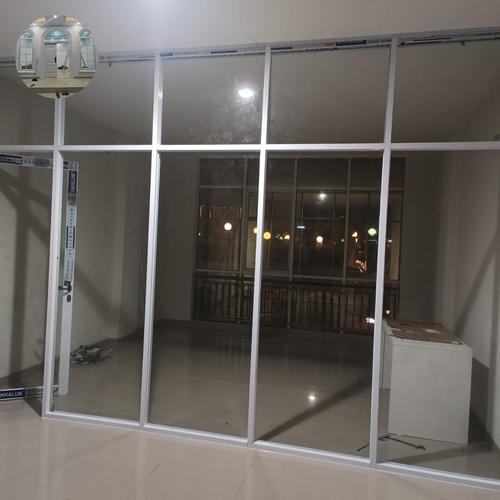 Jual partisi aluminium kaca polos 5mm penyekat ruangan kantor - Kota ...