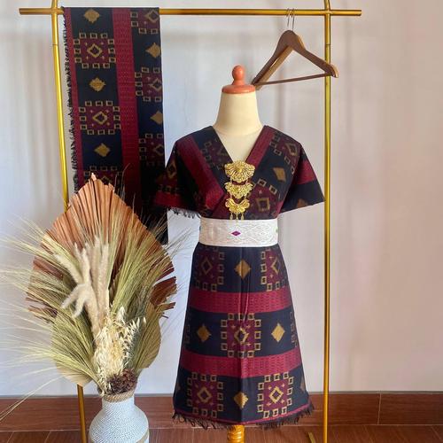 Jual KAIN TENUN ENDEK KHAS BALI MOTIF ANTIK WARNA MERAH HITAM GOLD ...