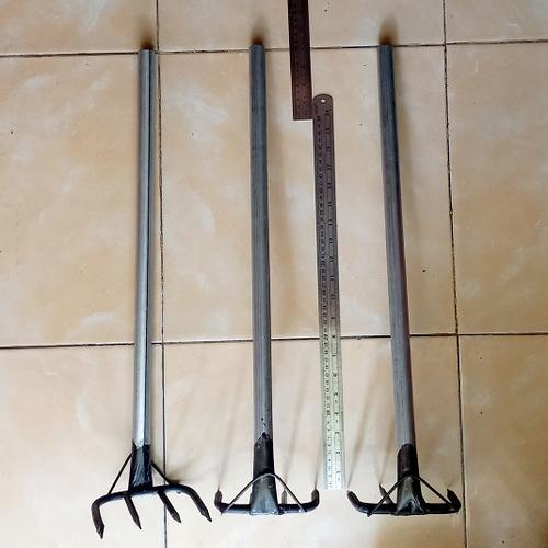 Jual Garukan Sampah Parit Garpu Taman Cangkrang Kebun Gagang Pipa Besi ...