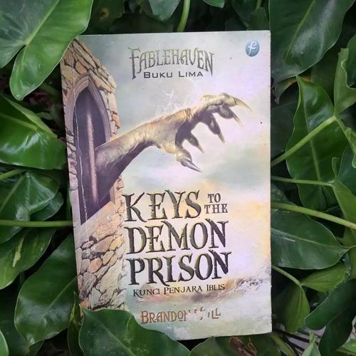 Jual Novel Keys To The Demon Prison Brandom Mull - Preloved Original - Kota Medan - Warung Buku ...