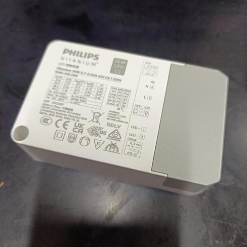 Jual Led Driver xitanium 36w 0.7-0.85A 42v DS l 230v PHILIPS 9290 028 ...