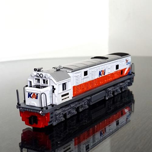 Jual miniatur lokomotif cc201 cc 201 - HO Scale - livery putih - Kota ...