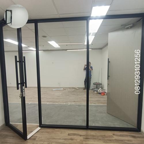 Jual partisi sekatan kantor aluminium dan kaca polos 5mm serta pintu ...