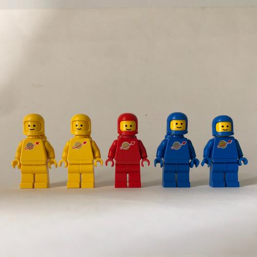 Jual LEGO spaceman Minifigure Classic Space Merah Biru Kuning Spaceman ...