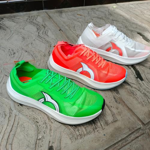 Jual ortuseight sepatu lari hypersonic 1.3 - Putih, 39 - Kota Semarang ...