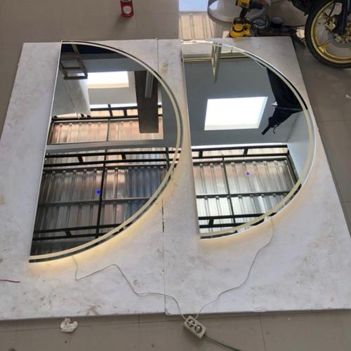 Jual Cermin LED Touchscreen 45 x 55 cm | Cermin setengah lingkaran ...