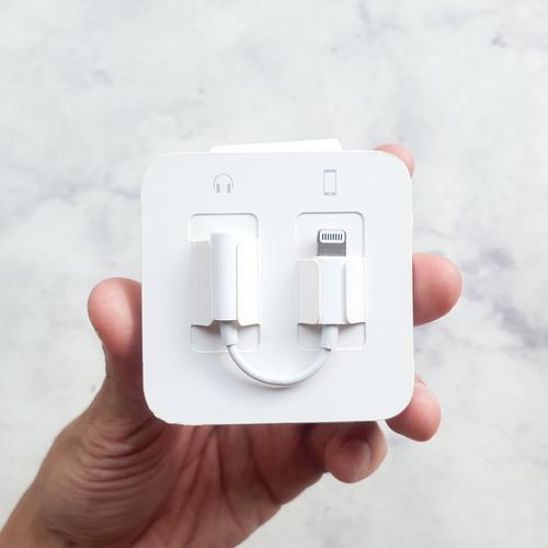 Jual Apple Dongle Lightning to Jack 3.5mm Bawaan iPhone 7 iBox Second ...