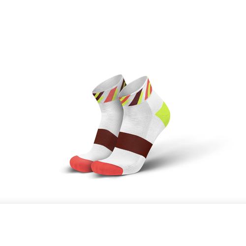 Jual INCYLENCE RUNNING DASHES SHORT WHITE INFERNO - 43 - 46 - Jakarta ...