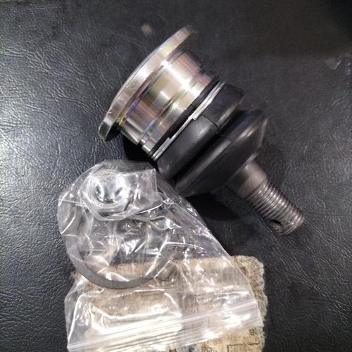 Jual ball joint atas innova fortuner hilux asli original toyota RESMI ...