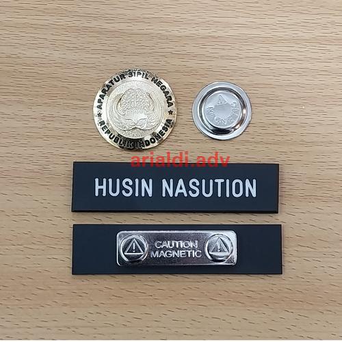 Jual satu paket nametag grafir hitam dof full dan pin korpri ASN magnet ...