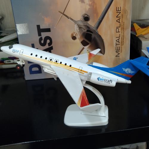Jual miniatur Diecast jet pribadi Gufstream G 650 putih ada dudukan ...