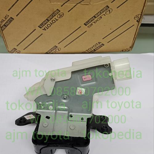 Jual Doorlock pintu bagasi Innova reborn fortuner 2016up original 69350 ...