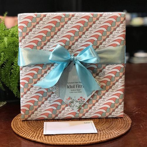 Jual Bungkus Kado/ Gift Wrapping - Merah Kawung - Jakarta Barat ...