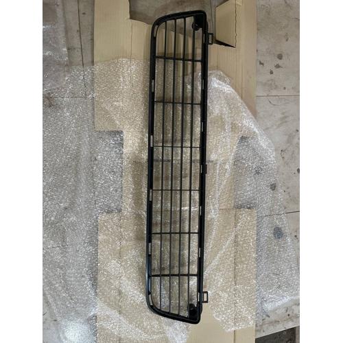 Jual Toyota Hilux / Fortuner 2012-2015 Grille Radiator Bawah 53112 ...