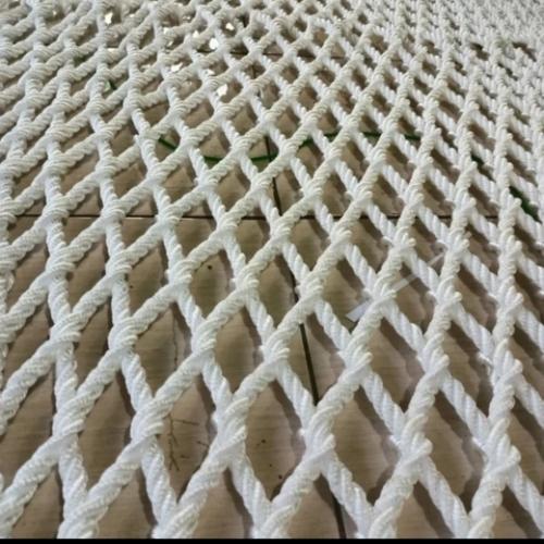 Jual jaring safety net tambang nilon 14mm lubang 8cm x 8cm - Kab ...