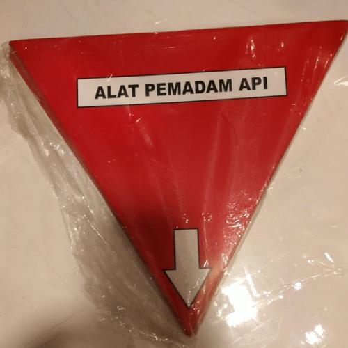 Jual SEGITIGA APAR ALATPEMADAM API SIGN STICKER 35X35X35CM - Jakarta ...