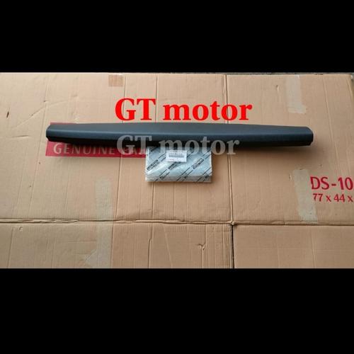 Jual 67939-0K010-C0 Garnish Pilar Pillar Pintu Bagasi Tengah Innova ...