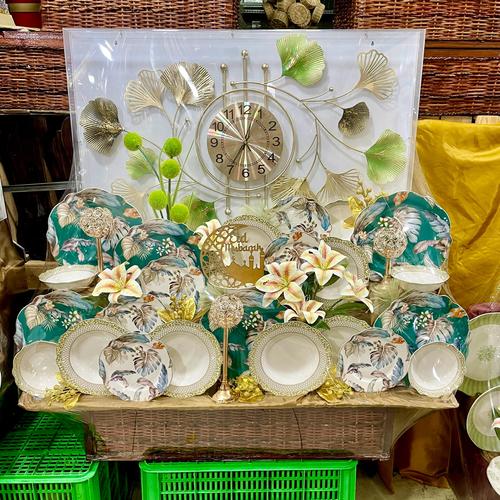 Jual Parcel Piring Keramik Hampers Mewah Capodimonte + Jam Dinding ...