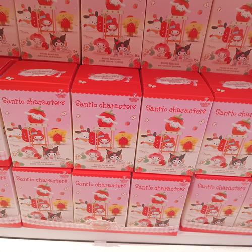 Jual Blink Box Sanrio - MINISO Strawberry Field Figure Model - Kota ...