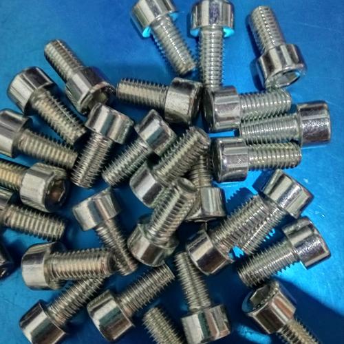 Jual baut socket/BAUT L. M8X16 BAHAN BAJA 8.8 JUAL/BUNGKUS ISI 20PCS ...