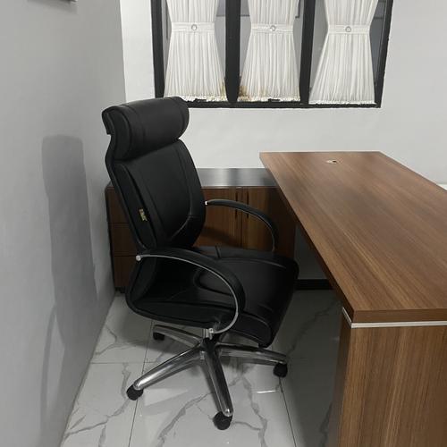 Jual Meja Direktur Minimalis Kantor Keren Custom HPL - Kab. Bogor ...