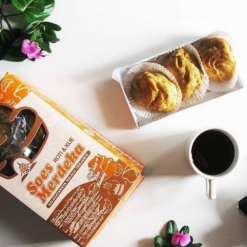 Jual SOES MERDEKA ORIGINAL oleh oleh bandung soes merdeka jajanan ...