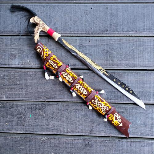 Jual mandau khas dayak mandau souvenir khas suku dayak mandau senjata ...