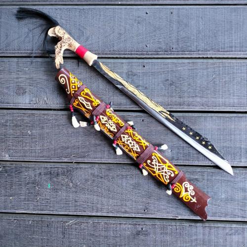 Jual mandau khas dayak mandau souvenir khas suku dayak hiasan dinding ...