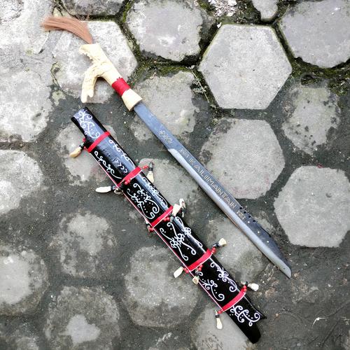 Jual MANDAU KALIMANTAN MANDAU KHAS DAYAK hiasan dinding khas kalimantan ...