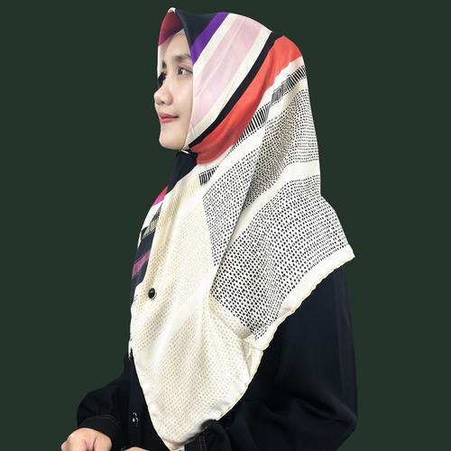 Promo Versace Hijab Square Silk Uzerli Series Made in Turkey Ukuran ...