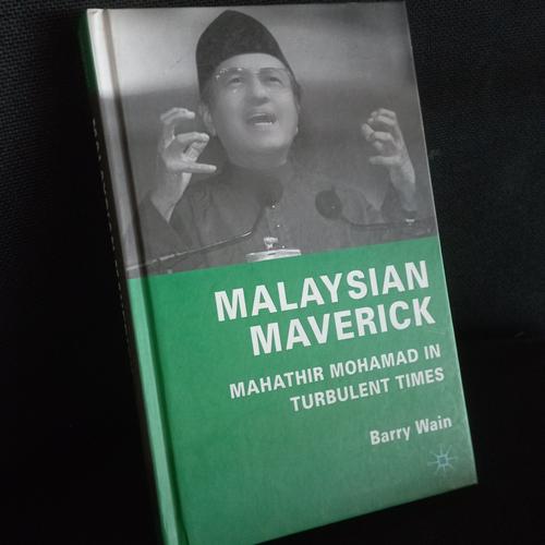 Jual Malaysian Maverick Mahathir Mohamad Turbulent In Times by Barry ...